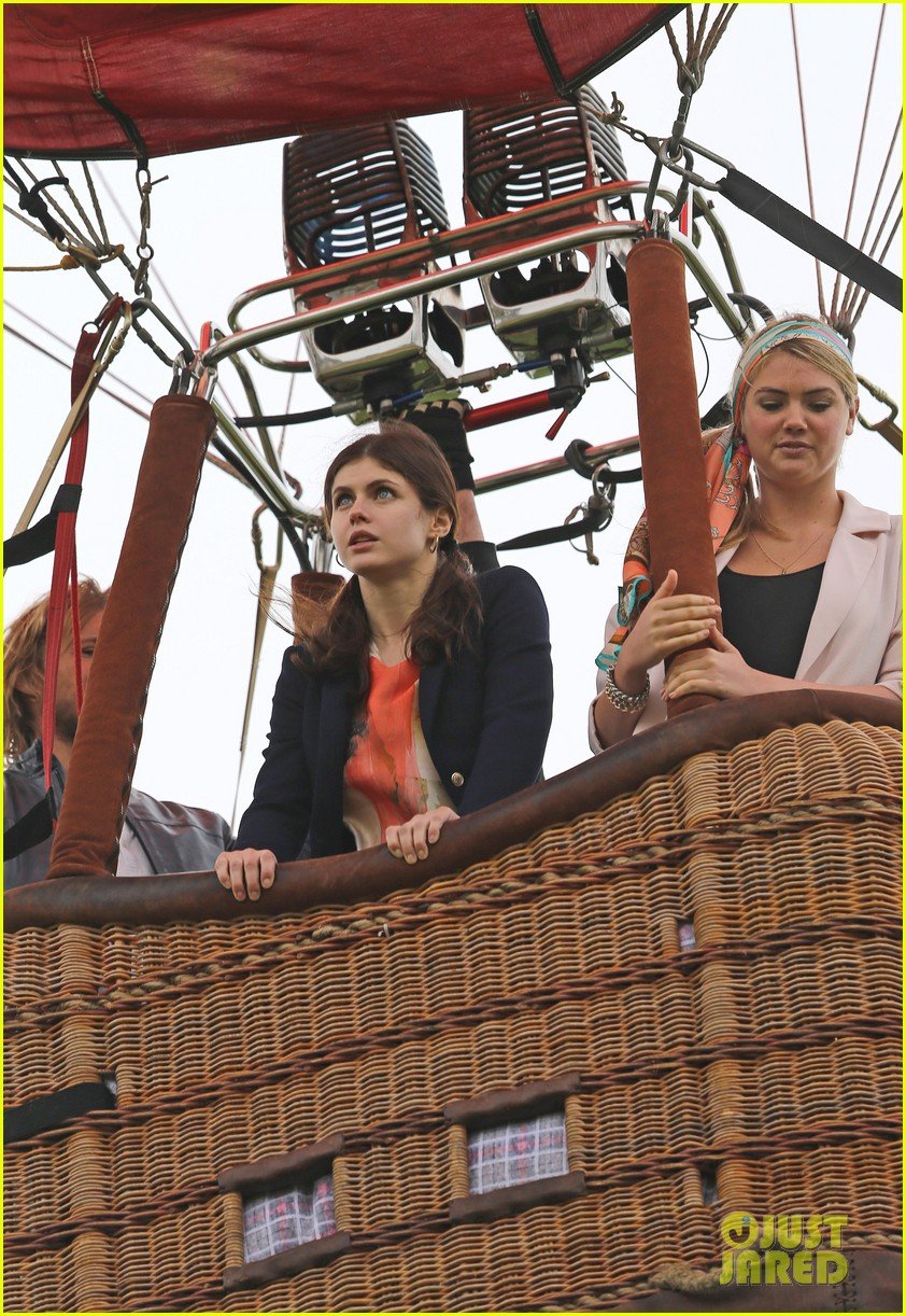 Kate Upton & Alexandra Daddario Have a Balloon Day On 'The Layover' Set ...