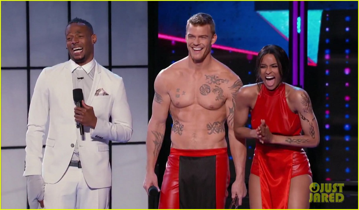 Alan Ritchson Tats Up His Buff Body for 'I Can Do That' Stunts!: Photo ...