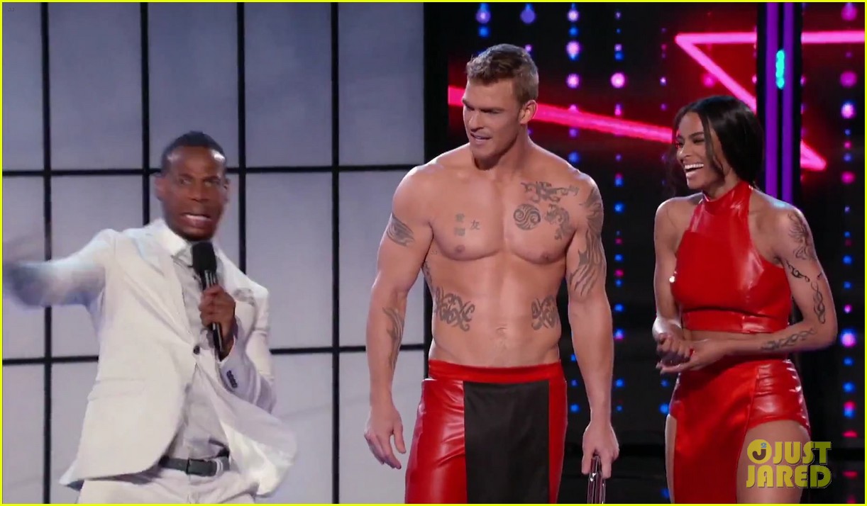 Alan Ritchson Tats Up His Buff Body for 'I Can Do That' Stunts!: Photo ...