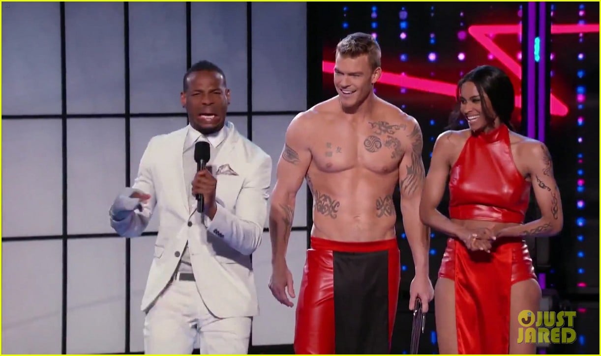 Alan Ritchson Tats Up His Buff Body for 'I Can Do That' Stunts!: Photo ...
