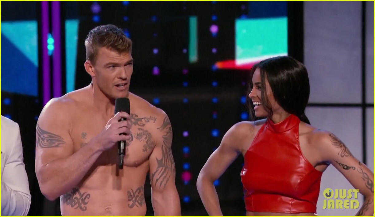 Alan Ritchson Tats Up His Buff Body for 'I Can Do That' Stunts!: Photo ...
