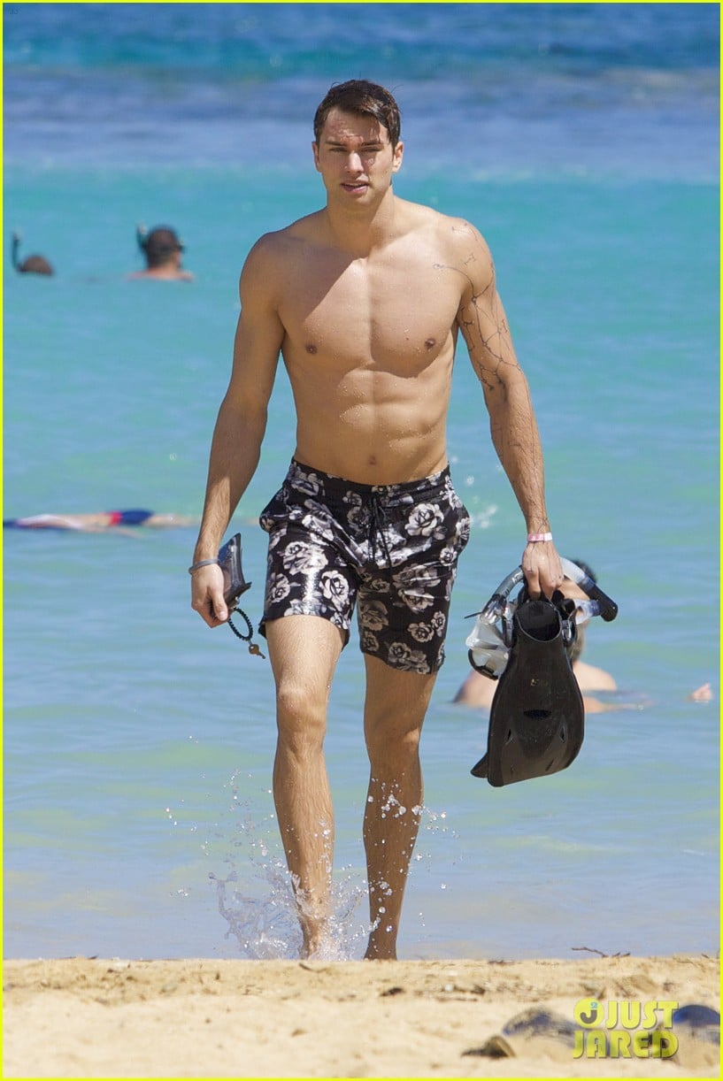 Victoria Justice & Pierson Fode Look So In Love on Vacation: Photo ...