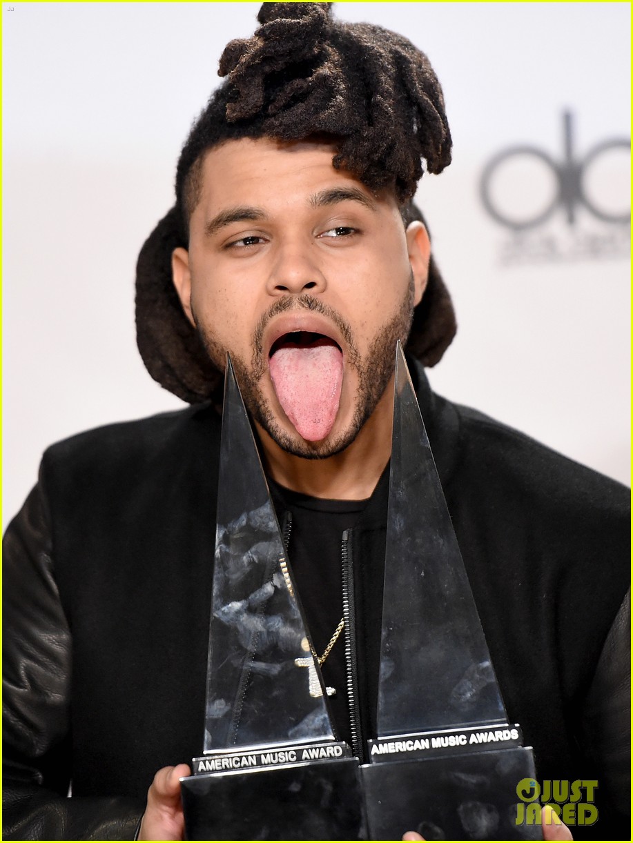 The Weeknd Sets the AMAs 2015 on Fire with 'The Hills' (Video): Photo ...