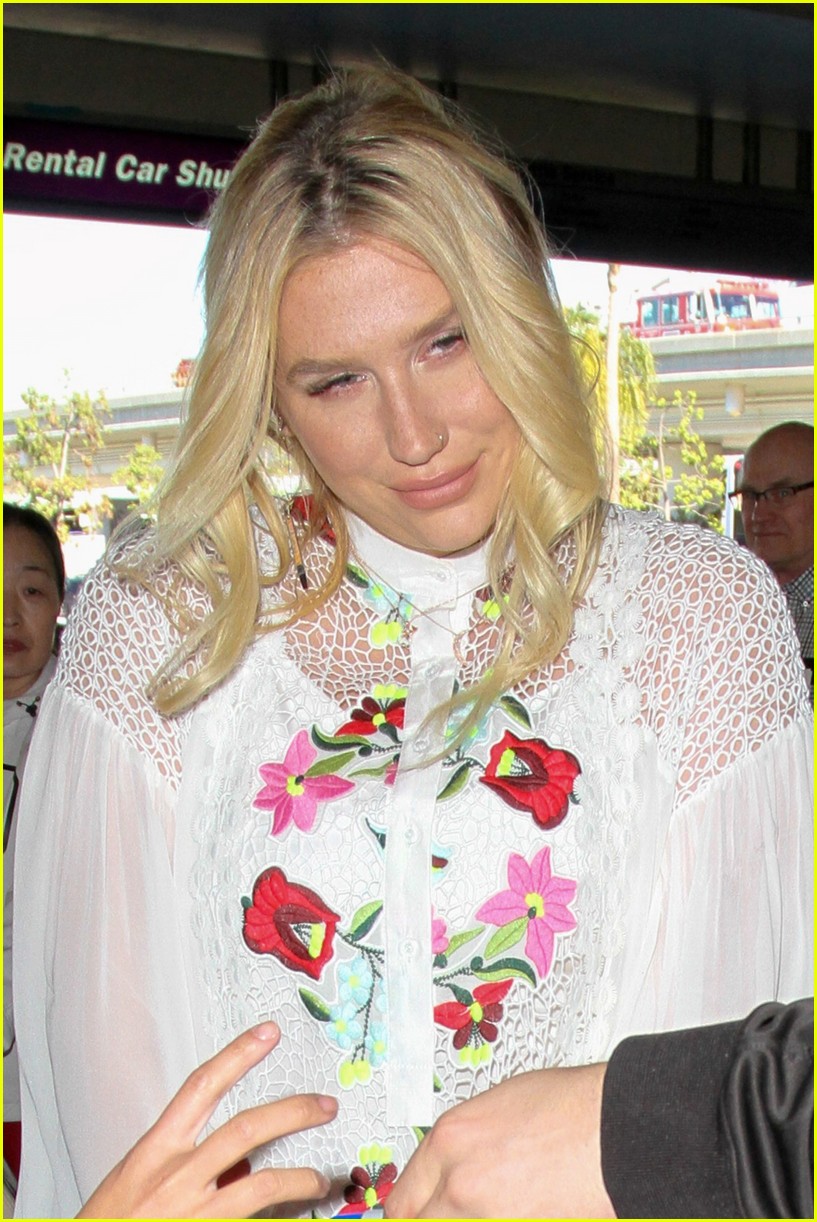 Kesha Shares Words of Wisdom For Bullied High School Students: Photo ...