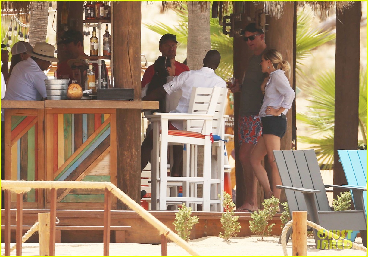 Peyton Manning Hits the Beach in Cabo with Wife Ashley!: Photo 3669749 ...