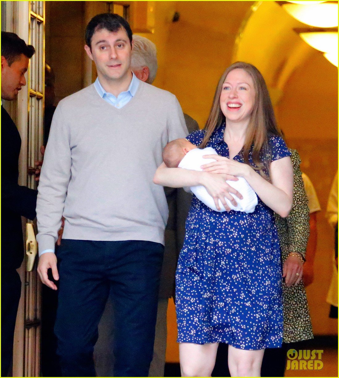 Chelsea Clinton & Family Leave Hospital with Baby Aidan!: Photo 3687445 ...