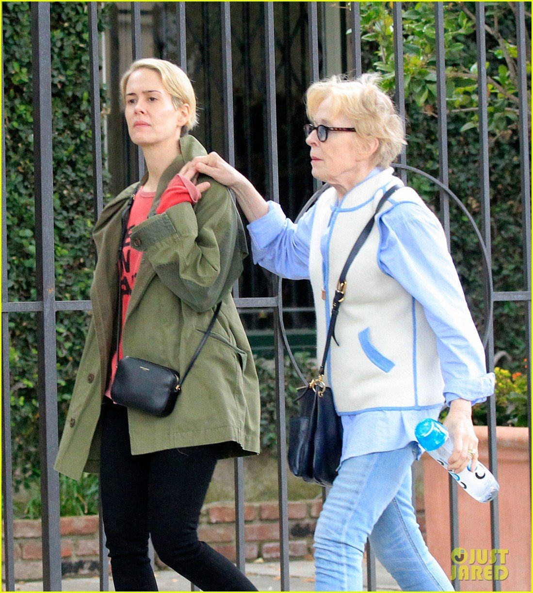 Sarah Paulson & Girlfriend Holland Taylor Are Still Going Strong ...