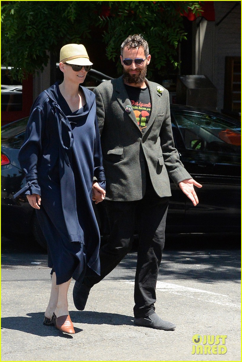 Tilda Swinton & Partner Sandro Kopp Hold Hands in NYC: Photo 3677052 ...