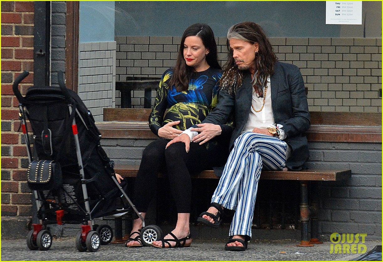 Liv Tyler Gets in Father-Daughter Bonding with Dad Steven Tyler: Photo ...