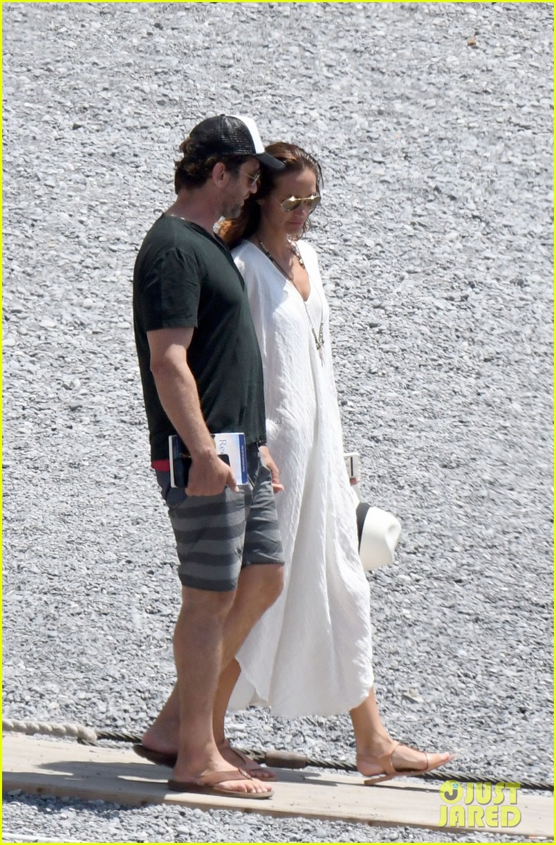 Gerard Butler & Girlfriend Morgan Brown Enjoy a Romantic Boat Ride in ...