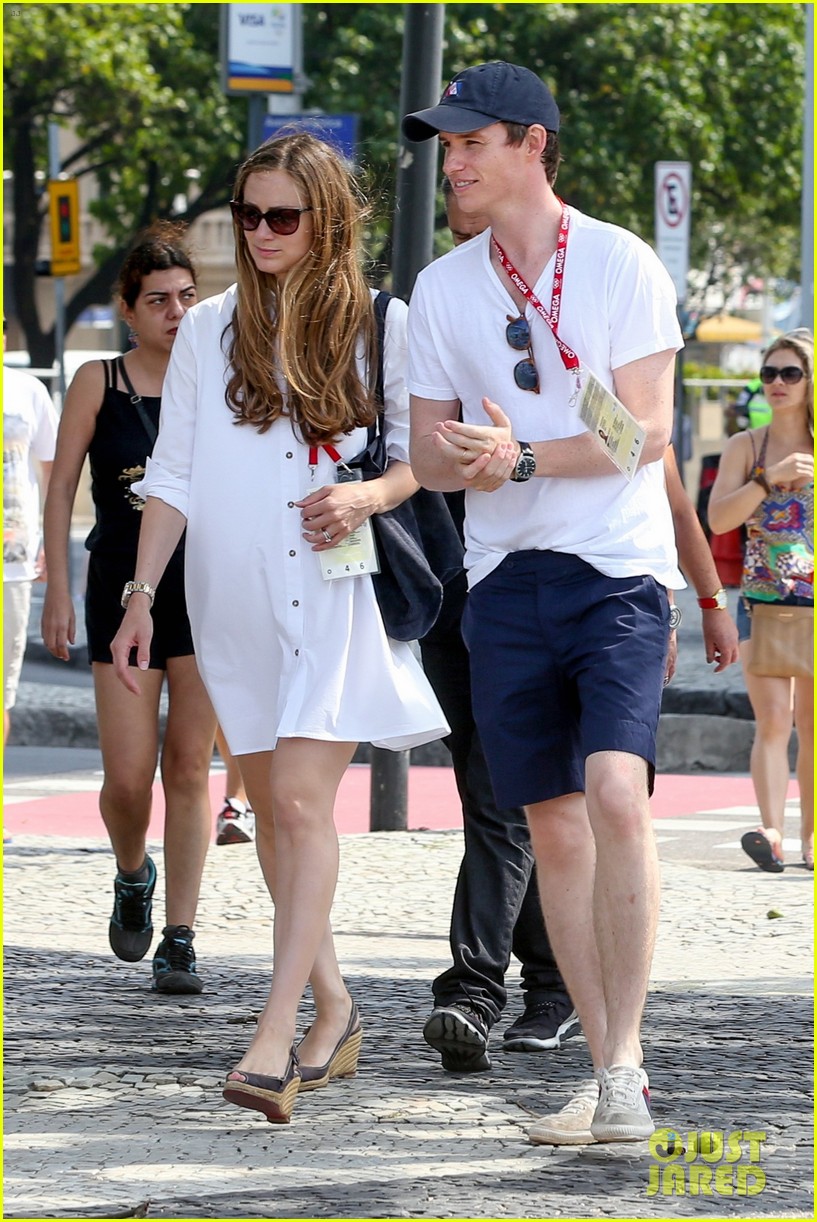 Eddie Redmayne & Wife Hannah Hit Up U.S. Olympic Beach Volleyball Game ...