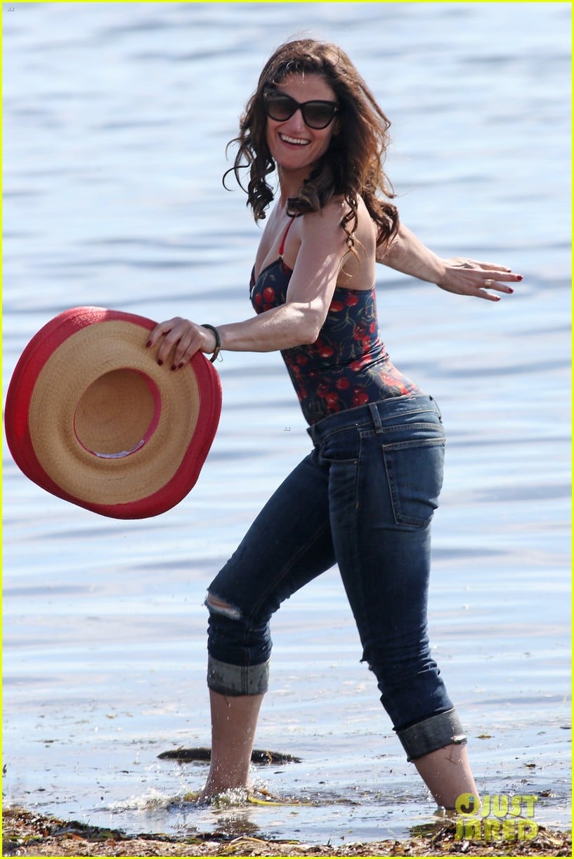 Idina Menzel Runs Along the Beach for 'Beaches' Scene: Photo 3743042 ...