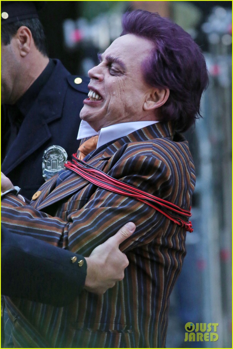 Mark Hamill Returns to 'The Flash' as Trickster in New Set Photos ...