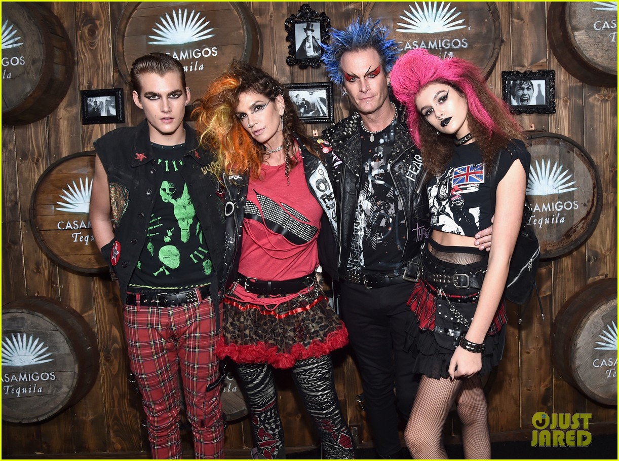Cindy Crawford & Rande Gerber Have a Punk Rock Family Costume For ...