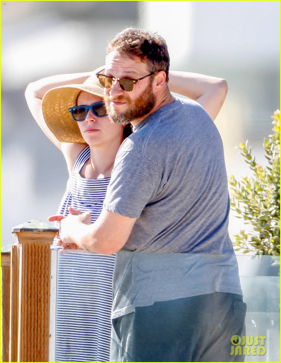 Seth Rogen & Wife Lauren Miller Take Their Dog for a Dip in the Ocean ...