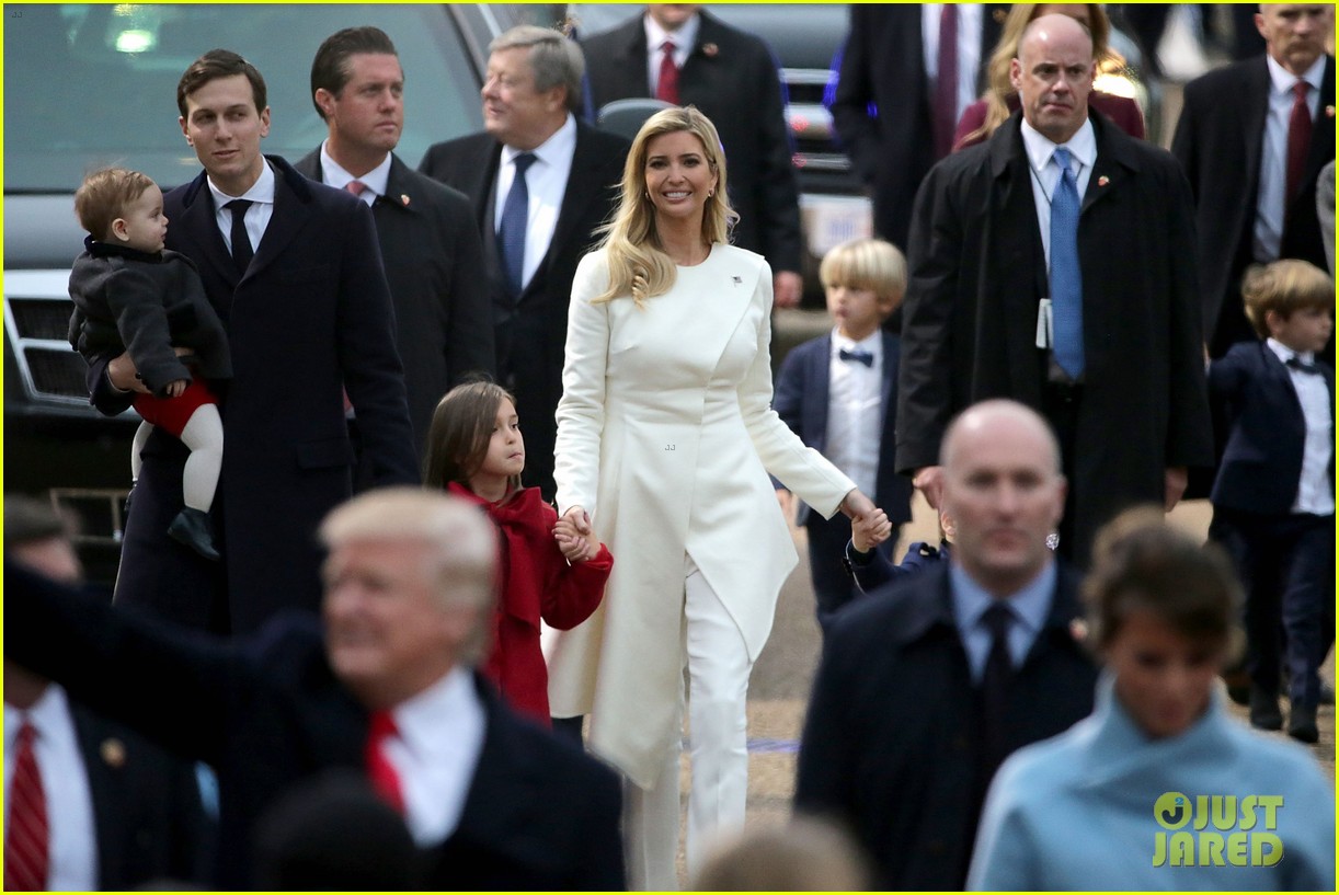 VIDEO: Donald Trump Walks in Inaugural Parade With Melania & Barron ...