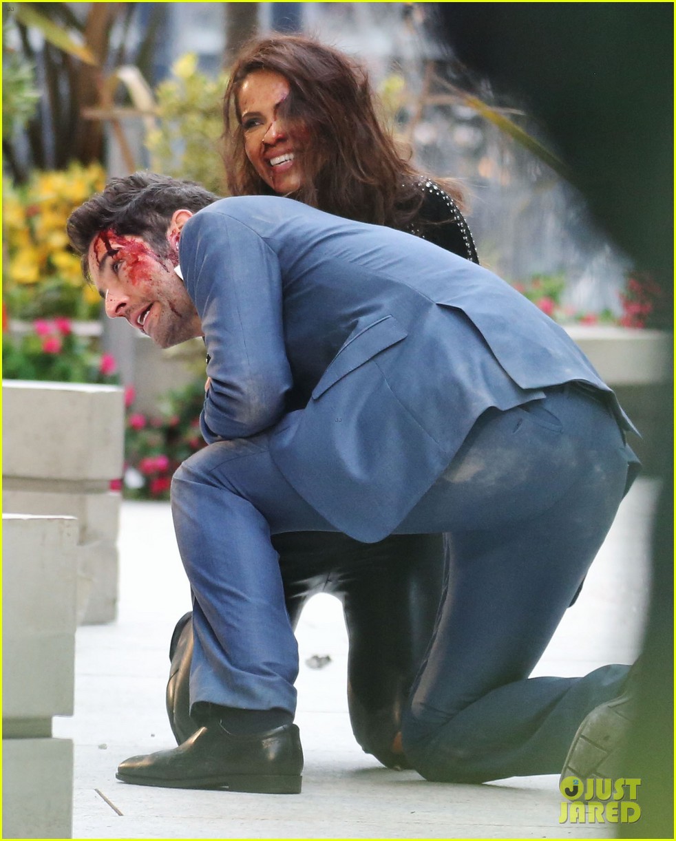 Tom Ellis Is Covered in Blood for 'Lucifer' Fight Scene: Photo 3847409 ...