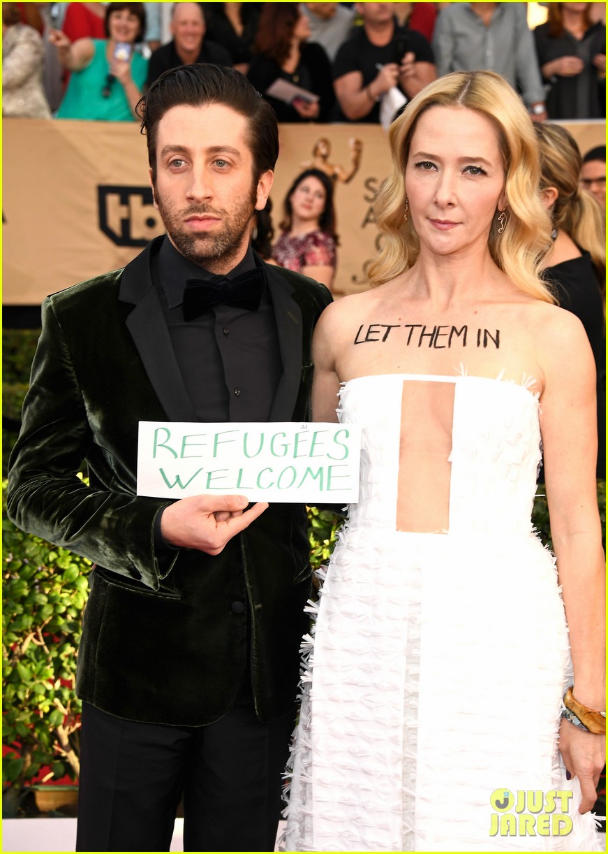 Simon Helberg & Wife Jocelyn Protest Immigration Ban at SAG Awards 2017 ...