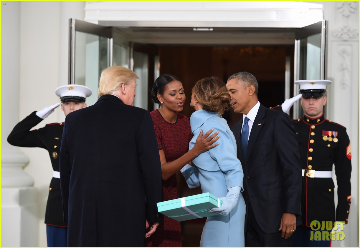 VIDEO: Barack & Michelle Obama Greet Donald & Melania Trump at White ...