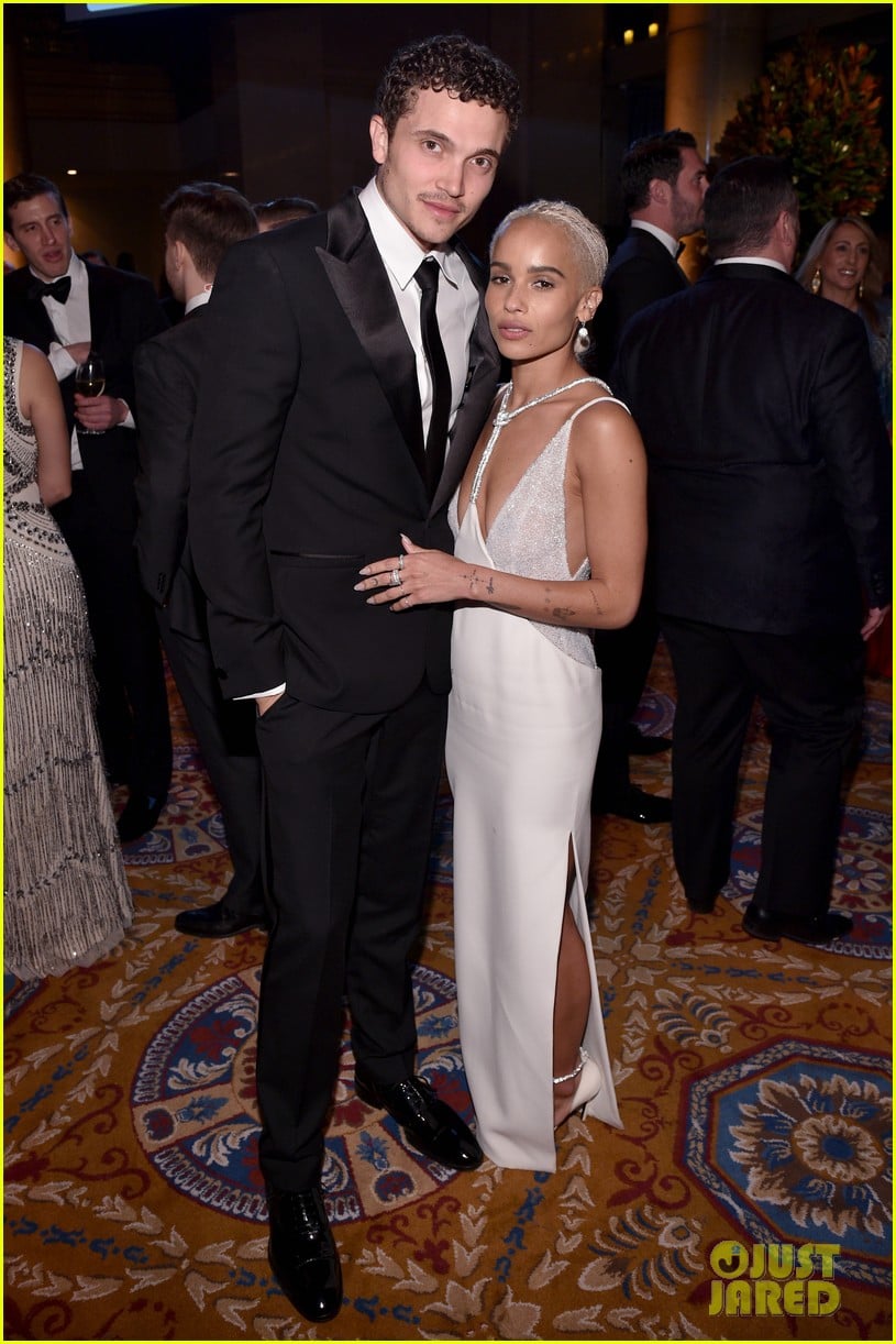 Zoe Kravitz & Boyfriend Karl Glusman 'Clean Up' For 2017 amfAR Gala ...