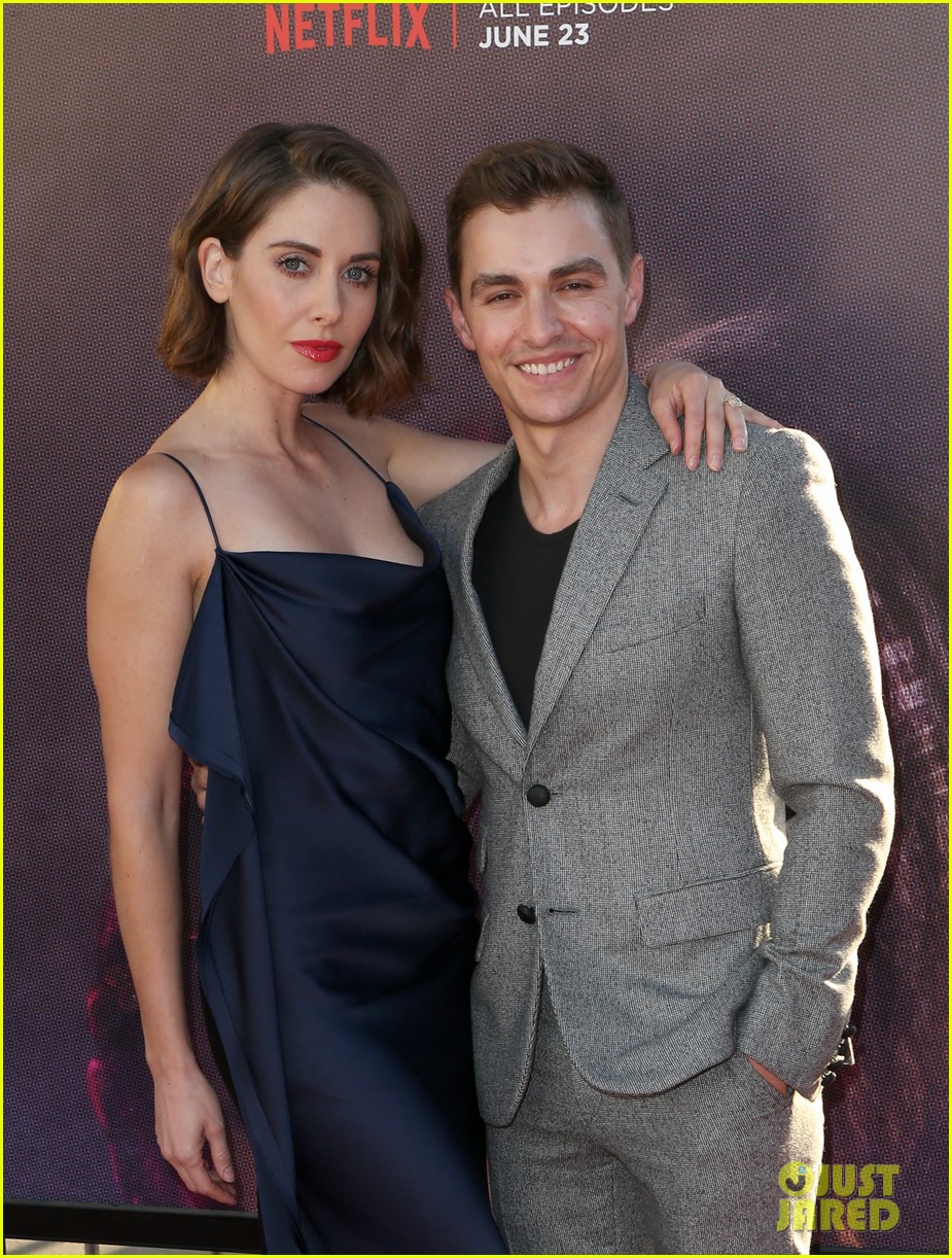 Alison Brie Gets Husband Dave Franco's Support at Netflix's 'Glow ...