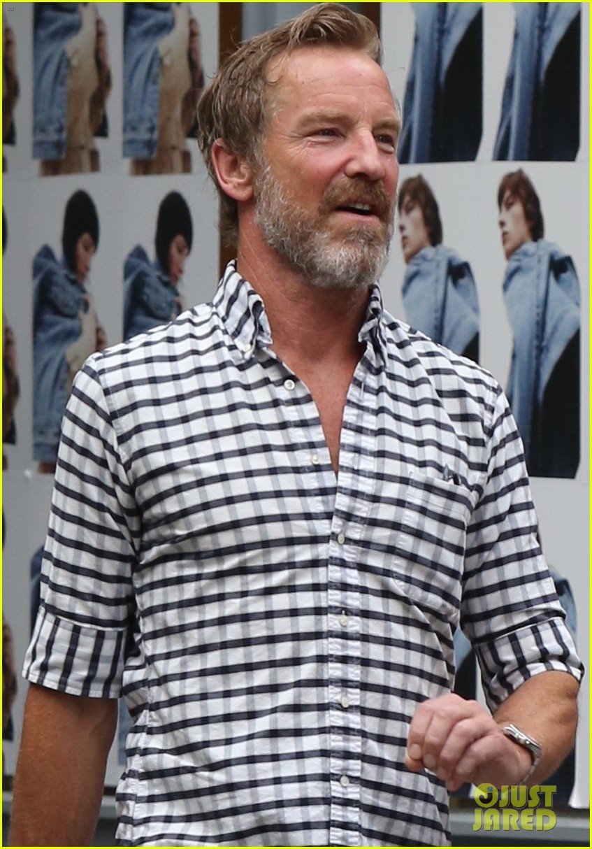 Victor Garber & Hubby Rainer Andreesen Go for a Stroll in NYC: Photo ...