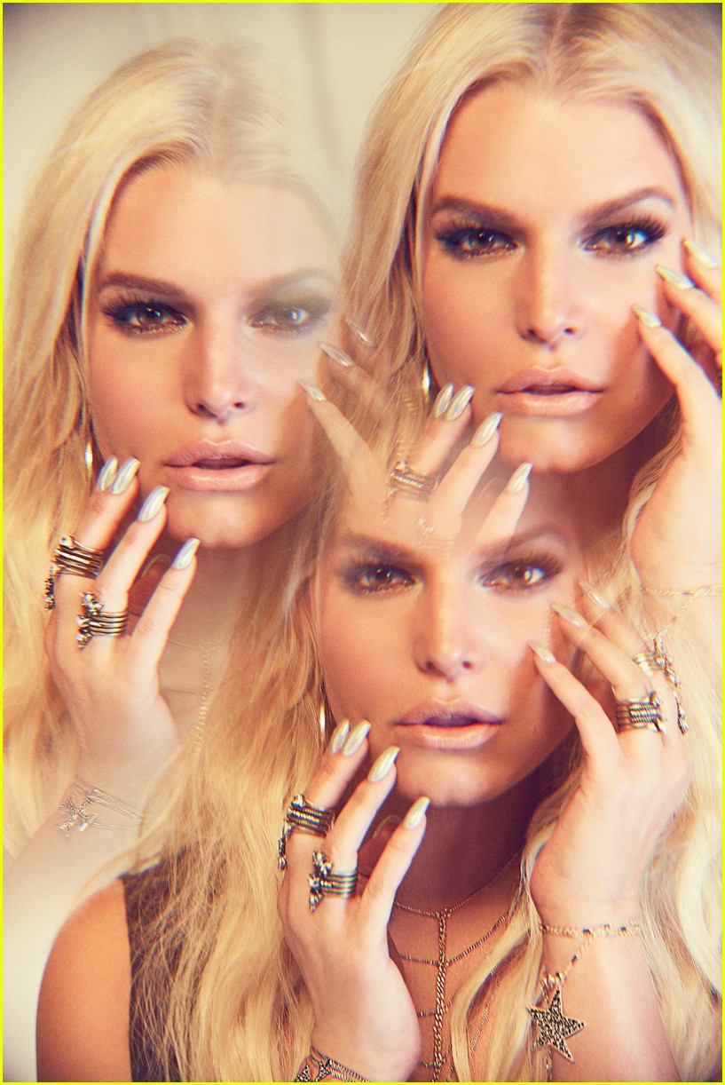 Jessica Simpson Goes Rock 'N' Roll for Her Fall/Holiday 2017 Collection ...