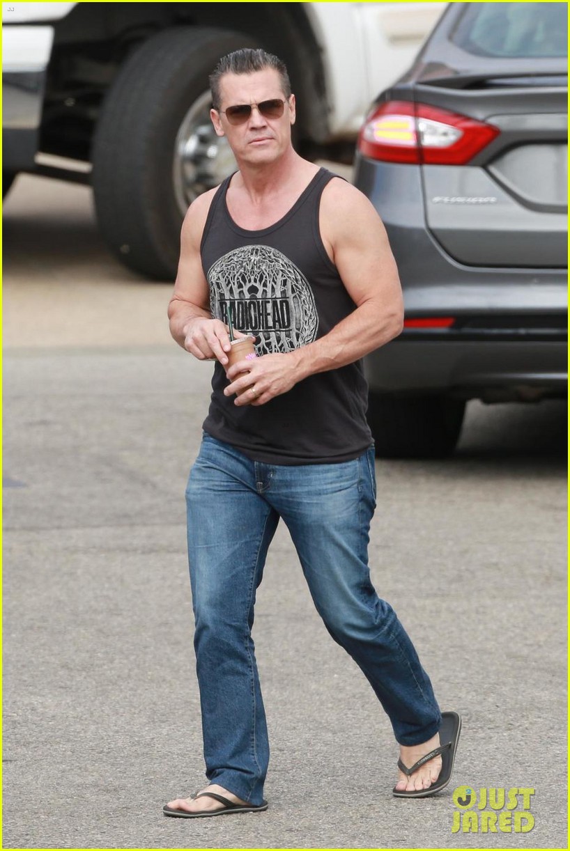 Josh Brolin Flaunts His Buff Biceps on a Smoothie Run: Photo 3981506 ...