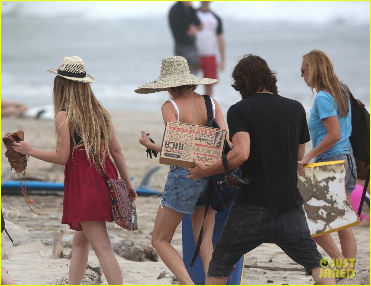 Diane Kruger & Norman Reedus Cuddle on the Beach in Costa Rica - See ...