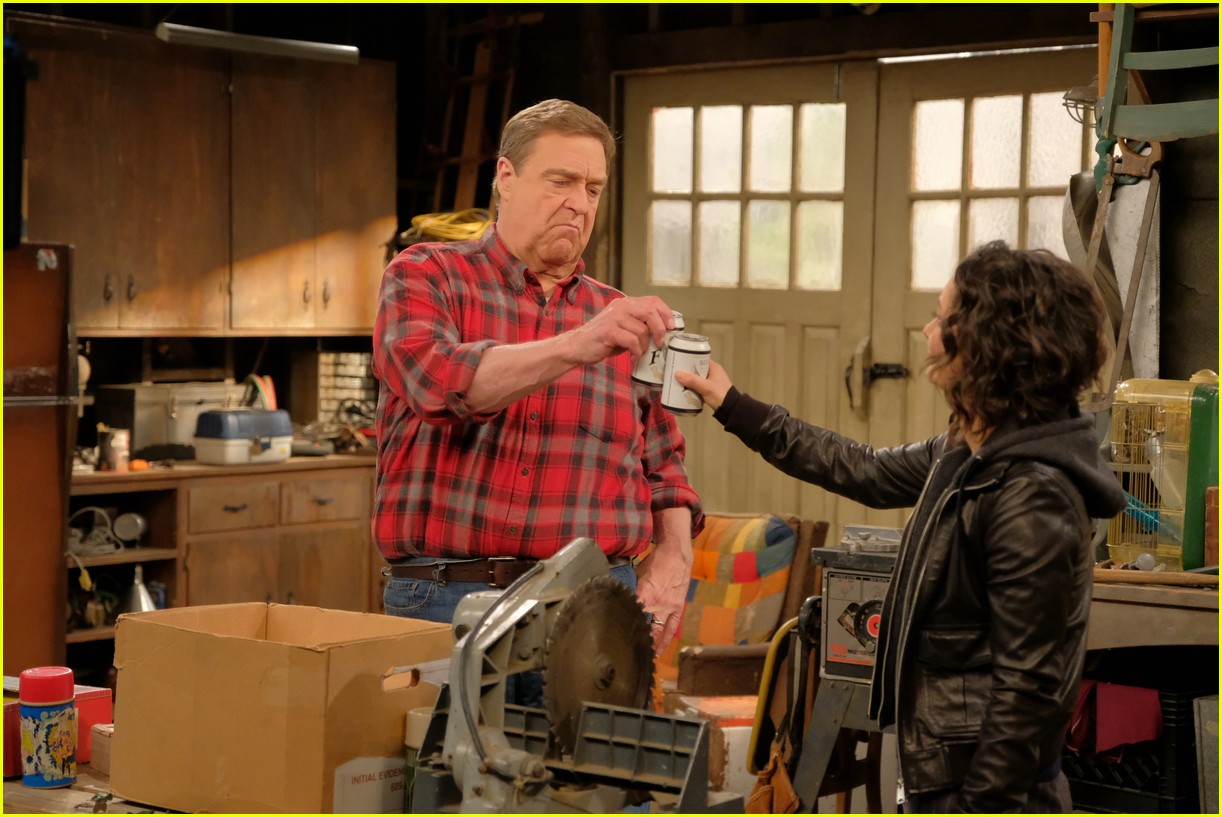 First Photos from 'Roseanne' 2018 Revival Revealed!: Photo 4008531 ...
