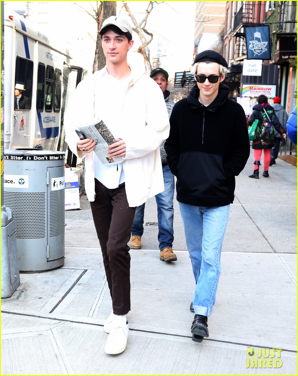 Troye Sivan & Boyfriend Jacob Bixenman Step Out in NYC: Photo 4020657 ...