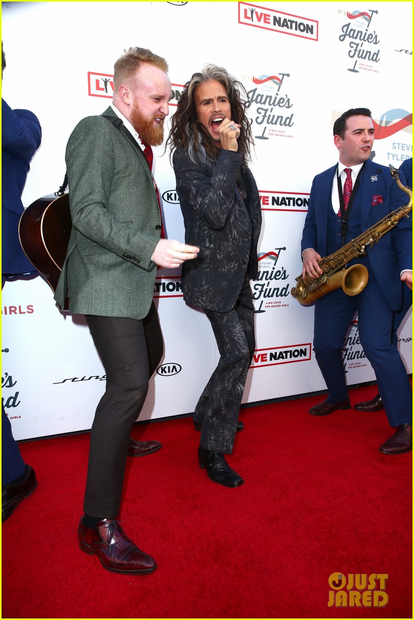 Steven Tyler & Girlfriend Aimee Preston Share a Smooch at Grammy ...