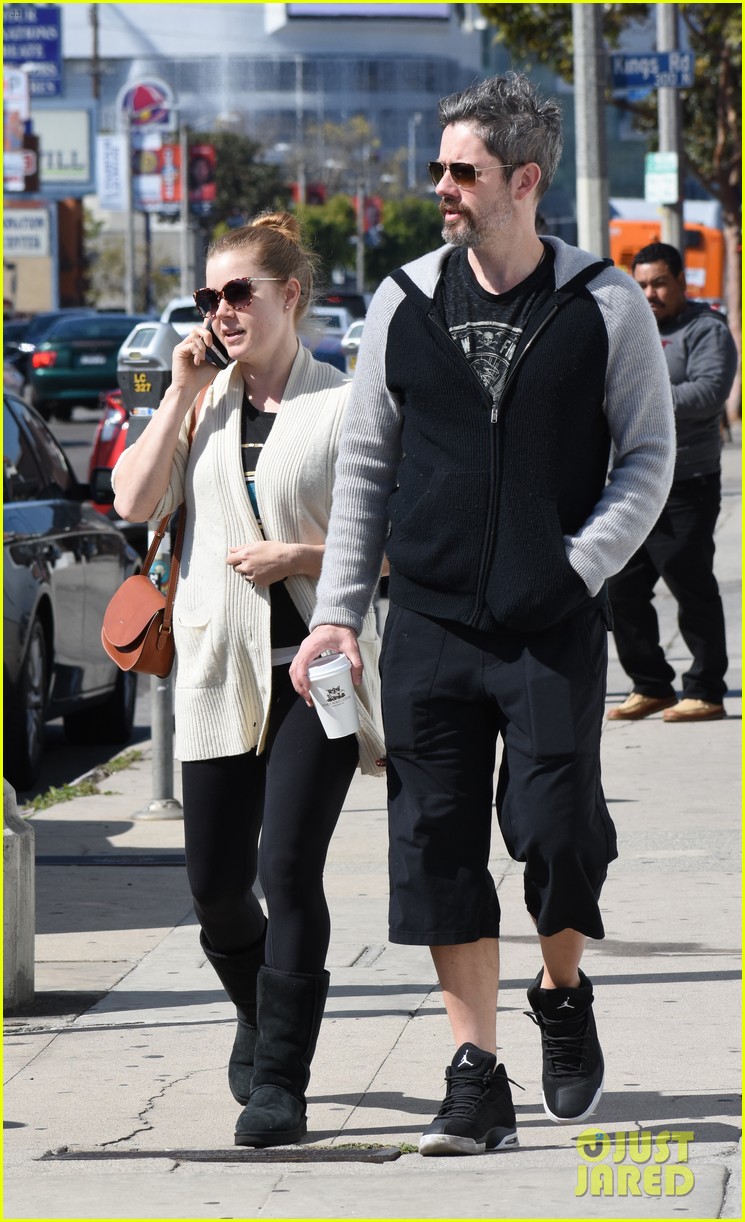 Amy Adams & Husband Darren Le Gallo Couple Up For Casual Shopping Trip ...