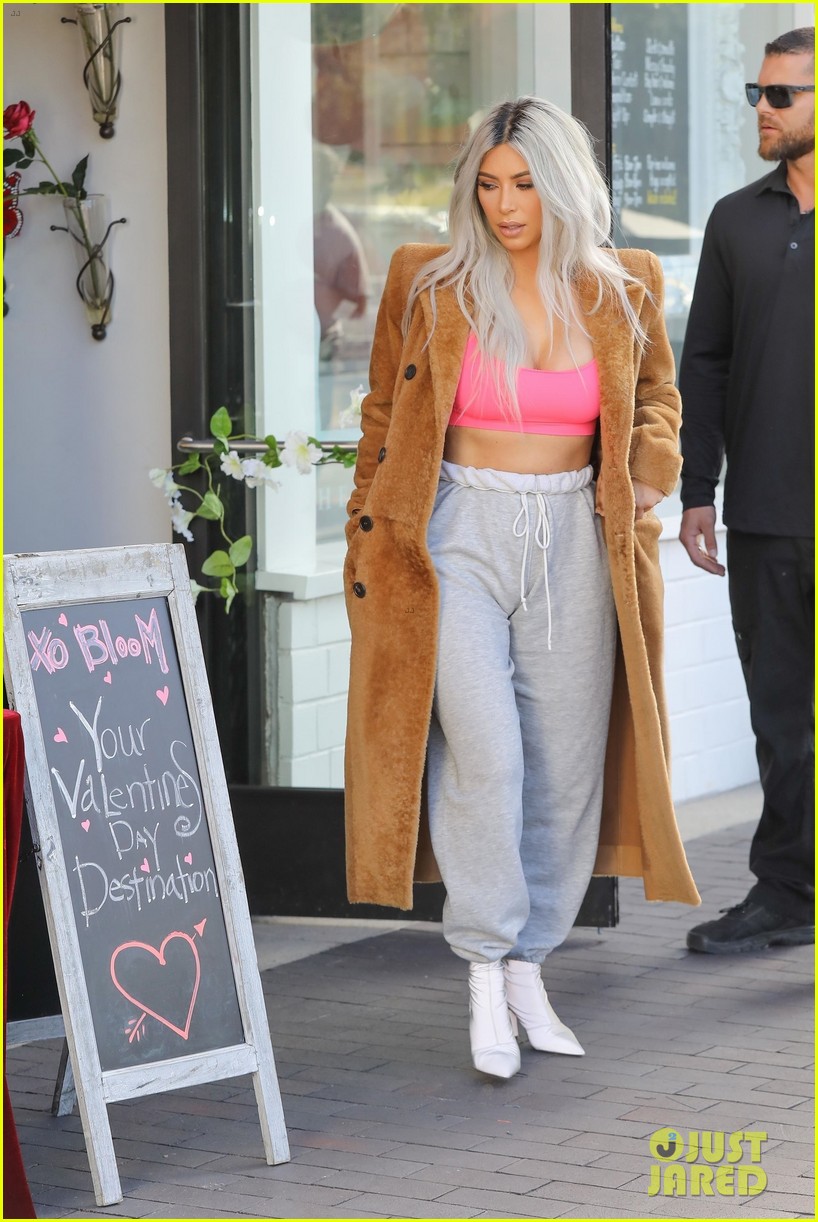 Kim Kardashian & Kris Jenner Stop by the Flower Shop on Valentine's Day ...