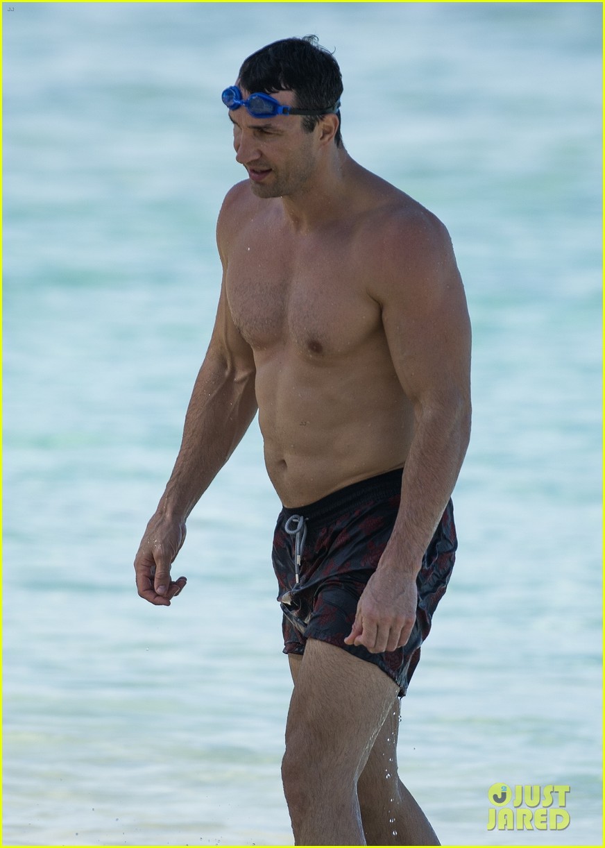 Boxer Wladimir Klitschko Flaunts Ripped Body at the Beach!: Photo ...
