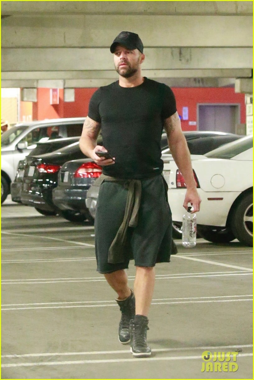 Ricky Martin Shows Off His Muscular Arms at the Gym: Photo 4028435 ...