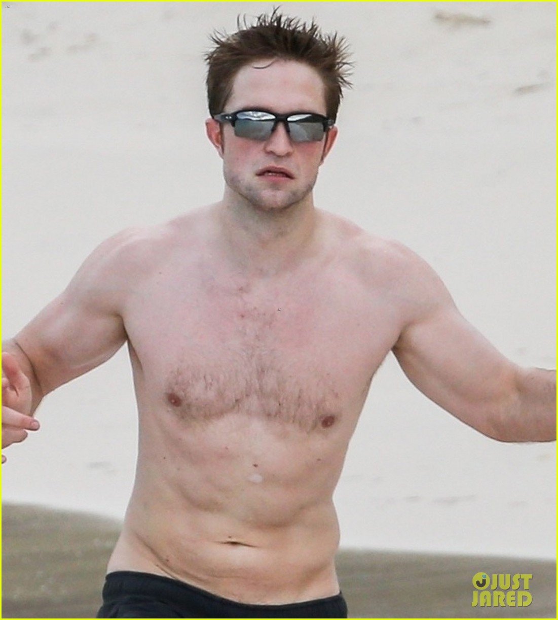 Robert Pattinson Bares Ripped Body While Shirtless in Antigua!: Photo ...