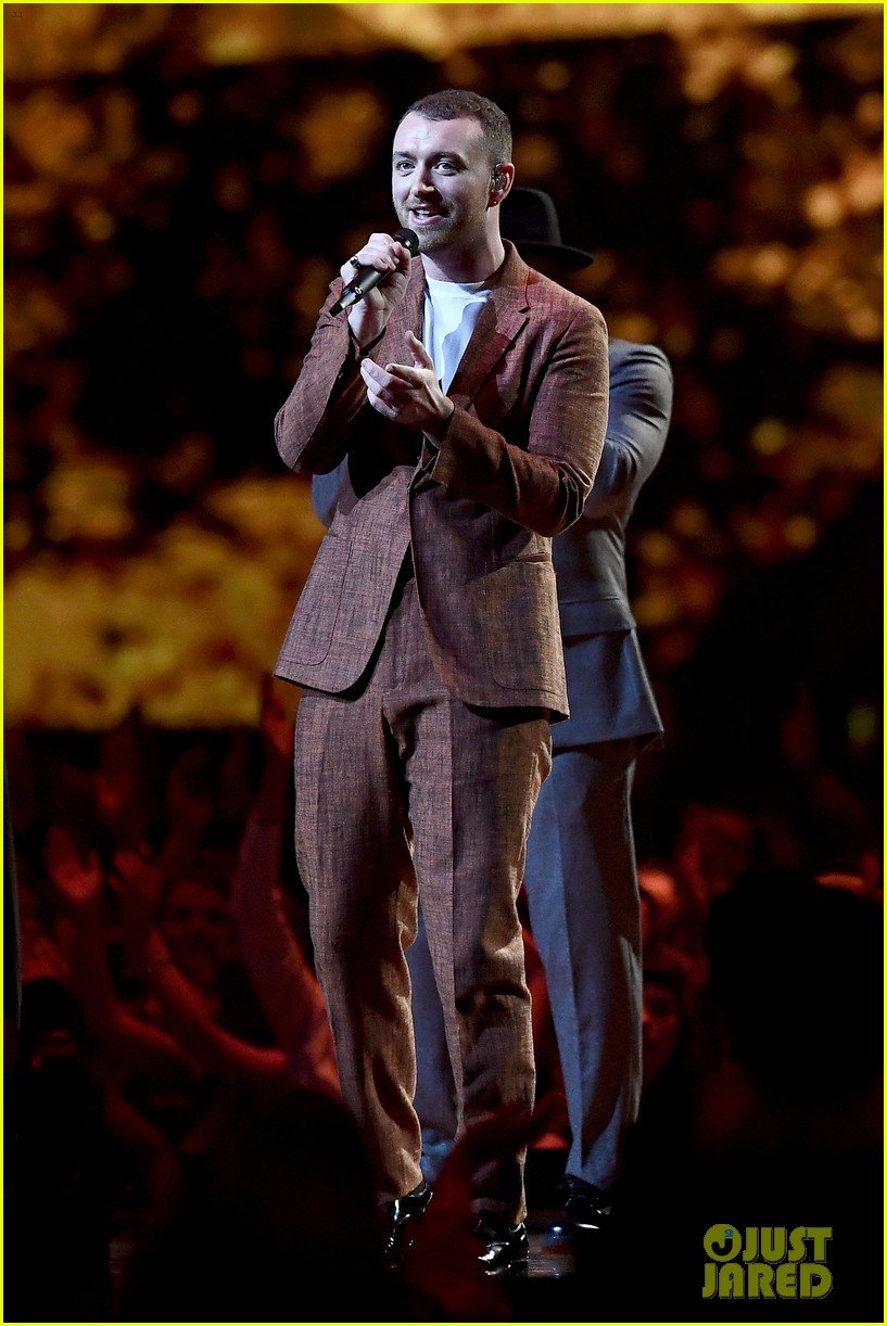 Sam Smith Wows the Crowd With 'Too Good at Goodbyes' Performance at ...