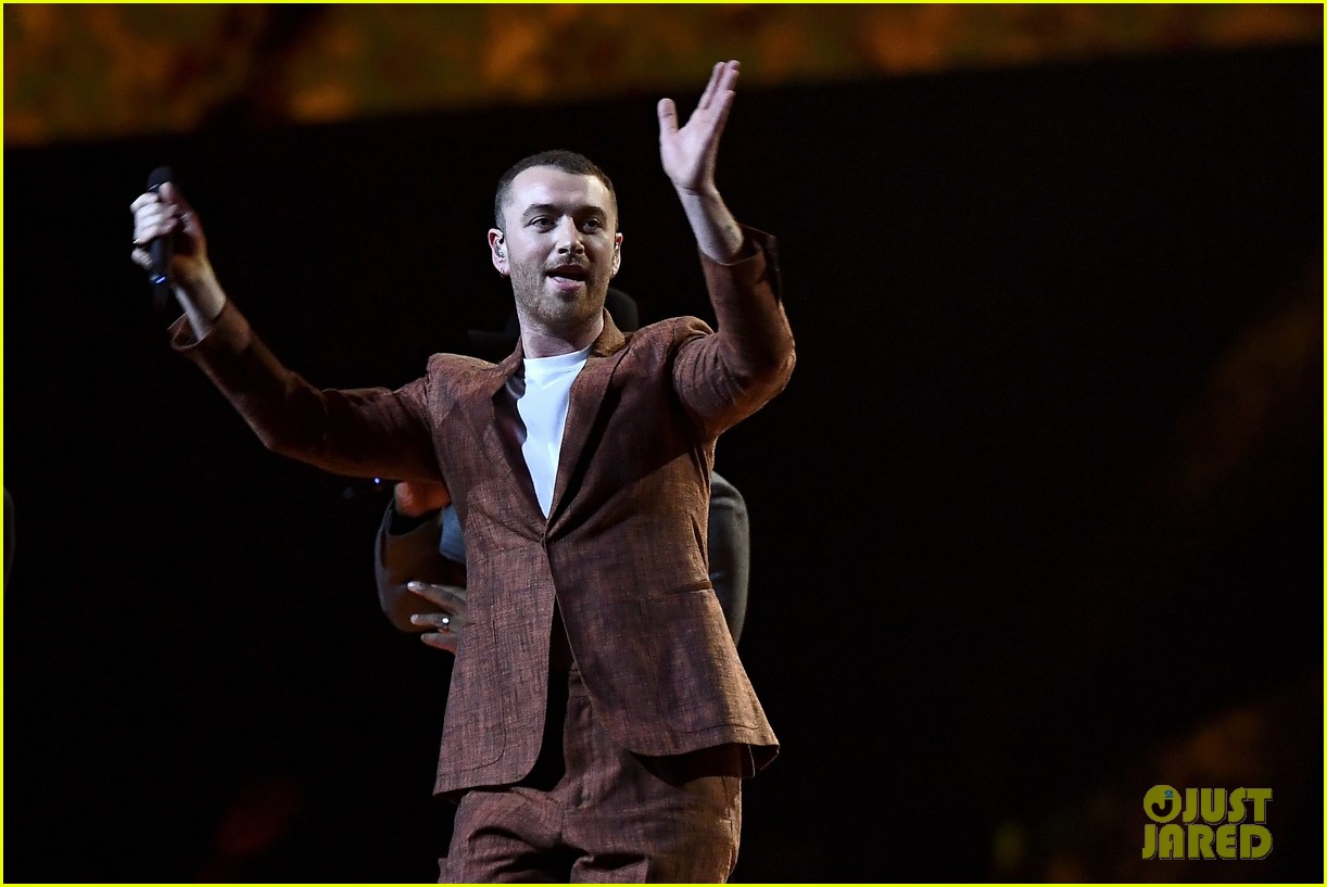 Sam Smith Wows the Crowd With 'Too Good at Goodbyes' Performance at ...
