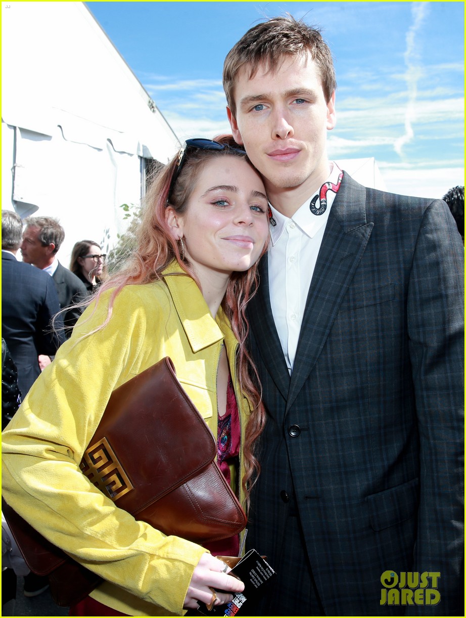 Newcomers Harris Dickinson & Barry Keoghan Bring Their Girlfriends to ...