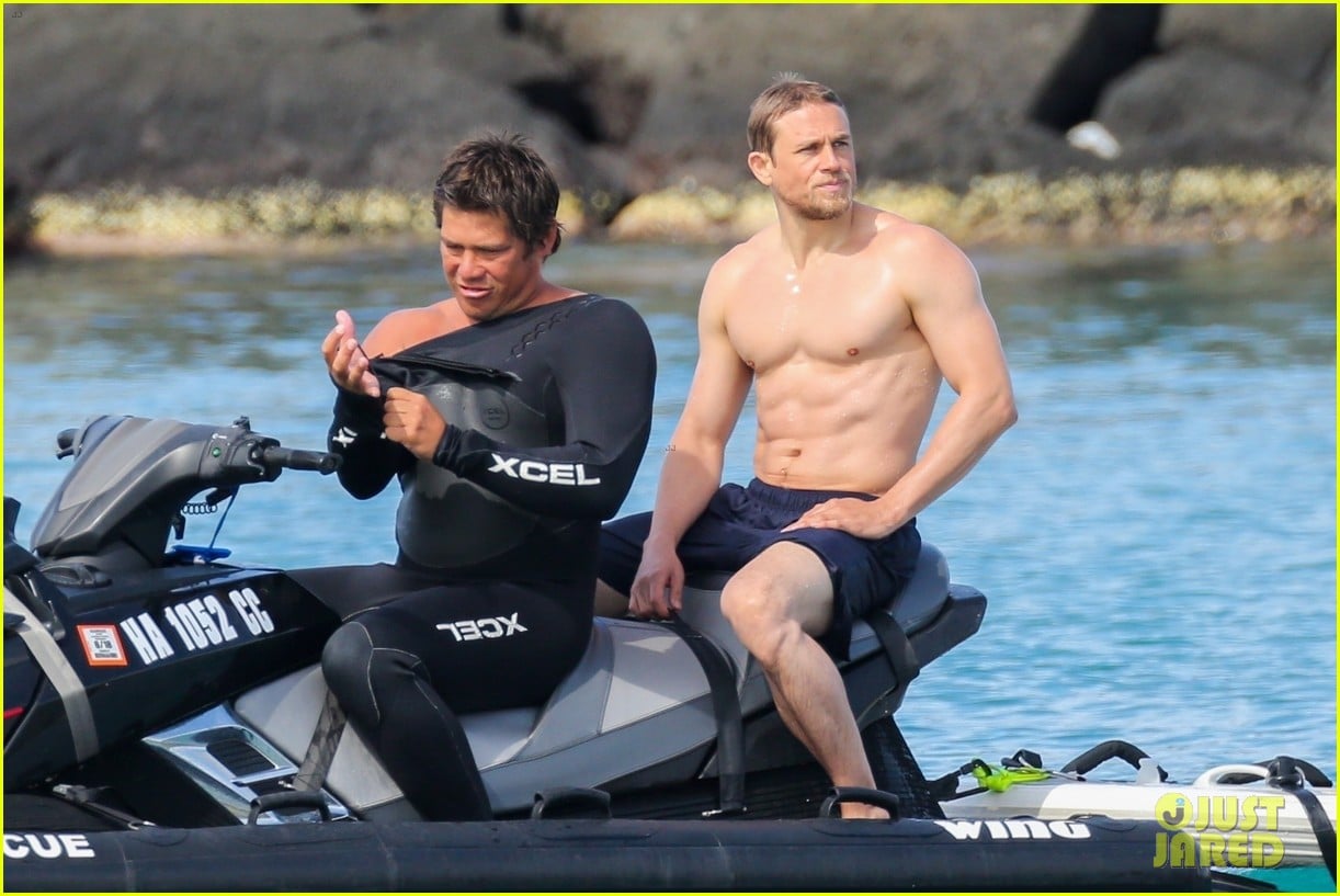 Shirtless Charlie Hunnam Puts On Sunscreen at the Beach in These Hot ...