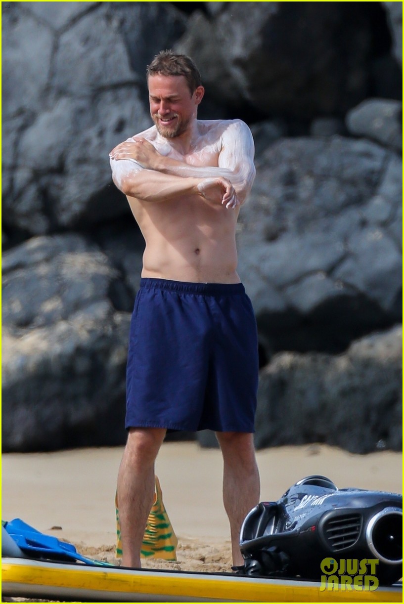 Shirtless Charlie Hunnam Puts On Sunscreen at the Beach in These Hot ...