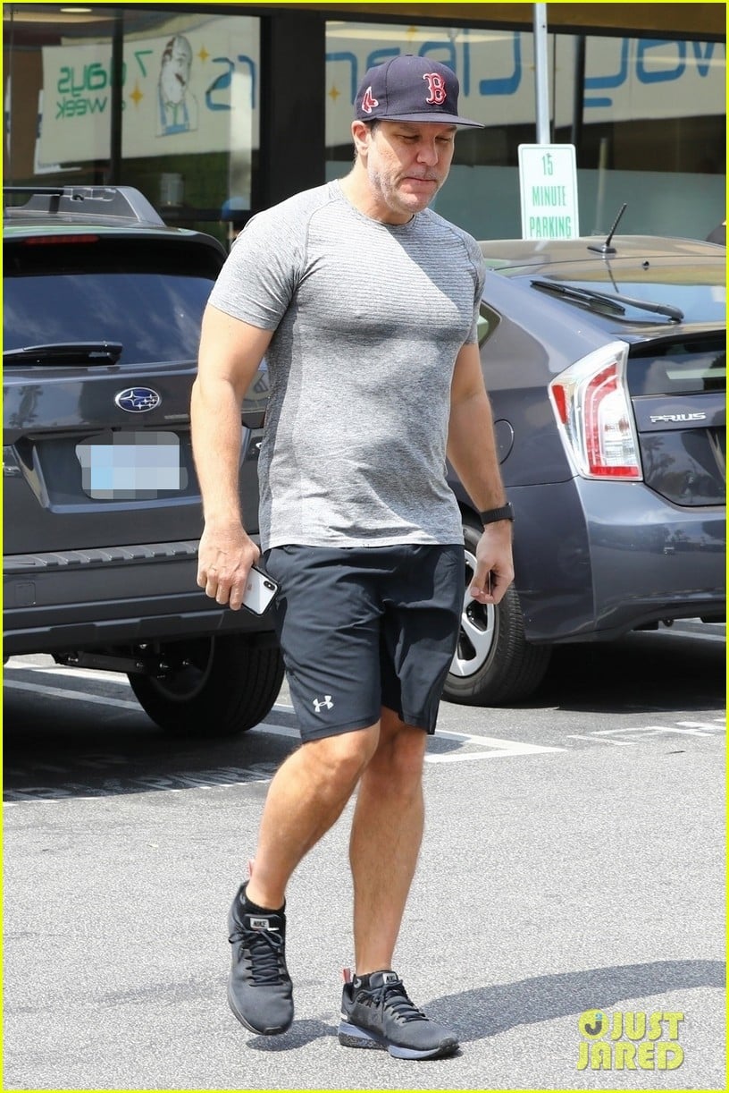 Dane Cook Flaunts His Biceps in Fitted T-Shirt While Stepping Out in LA ...