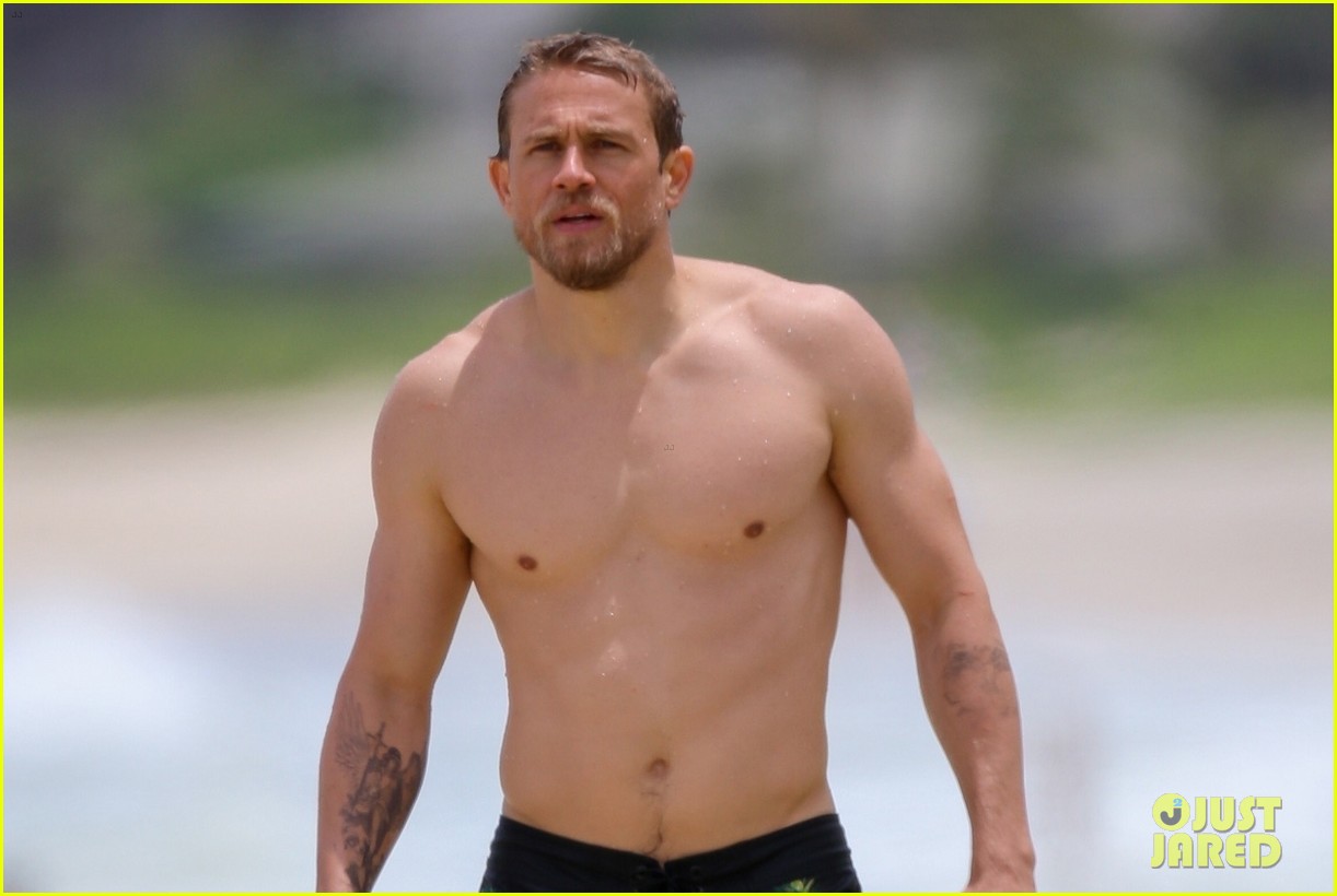 Charlie Hunnam Puts His Hot Shirtless Body on Display at Beach with ...