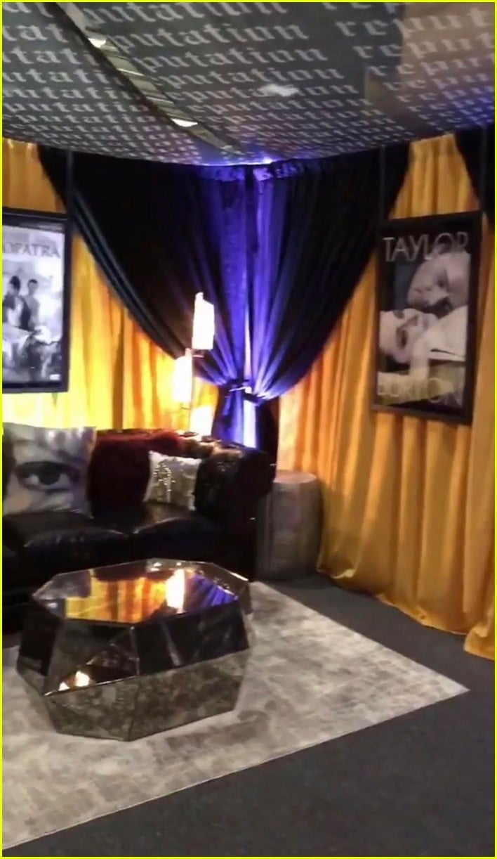 Taylor Swift Reveals 'Reputation Tour' Backstage Rep Room: Photo ...