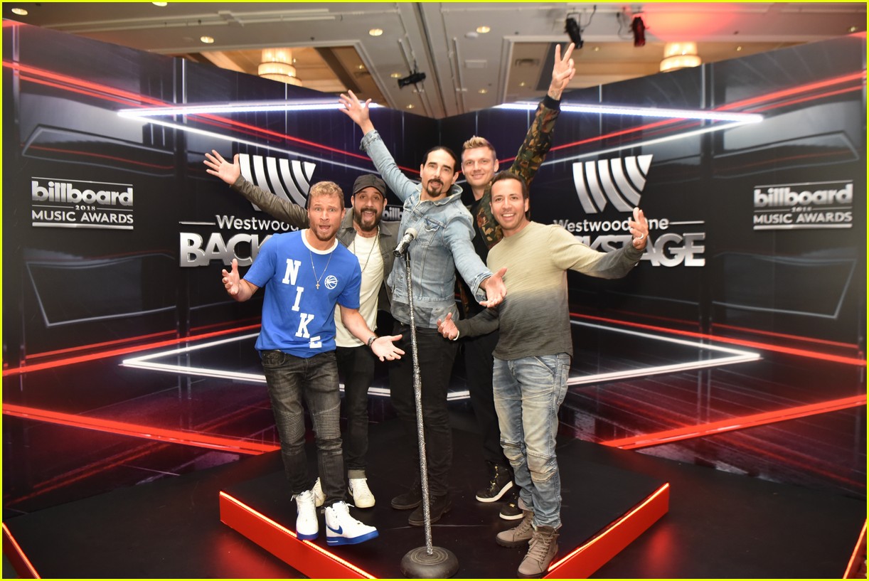BTS Hang Out With The Backstreet Boys Backstage at Billboard Music ...