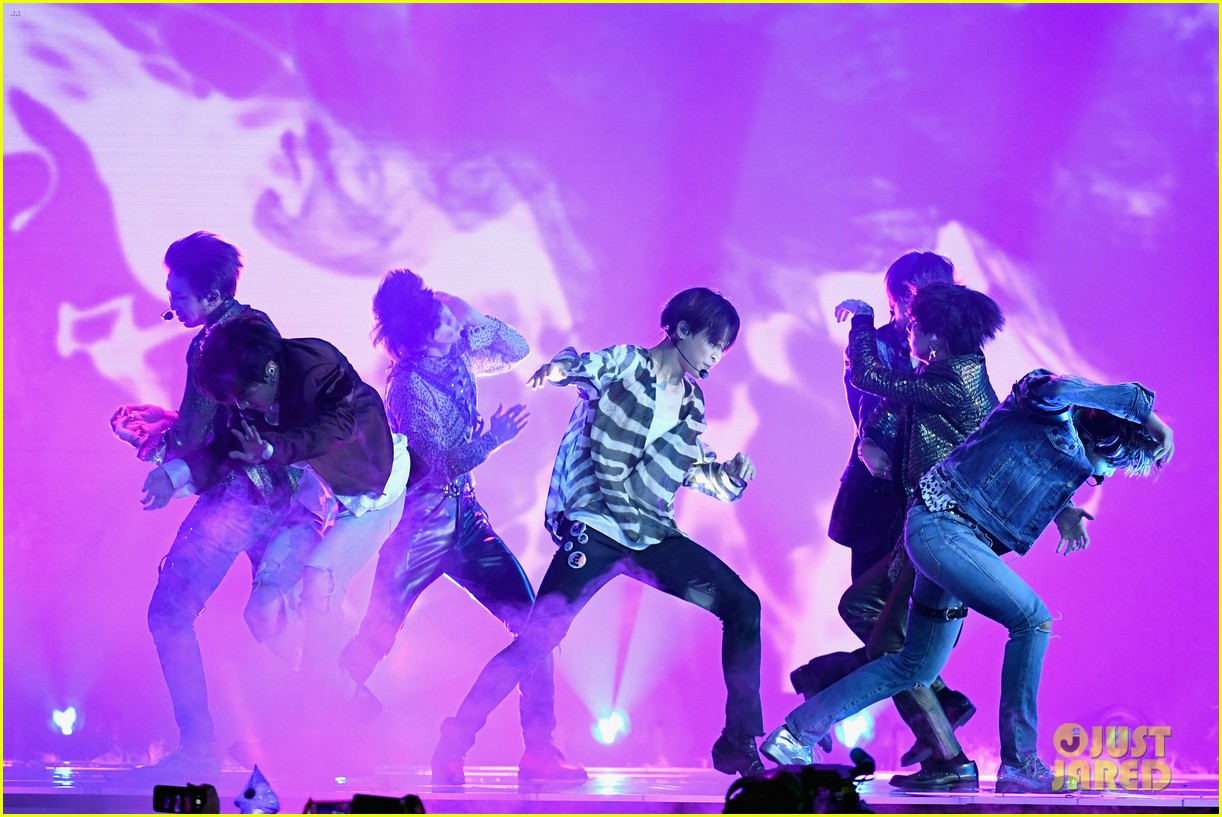 BTS Deliver Epic Performance of 'Fake Love' at Billboard Music Awards ...