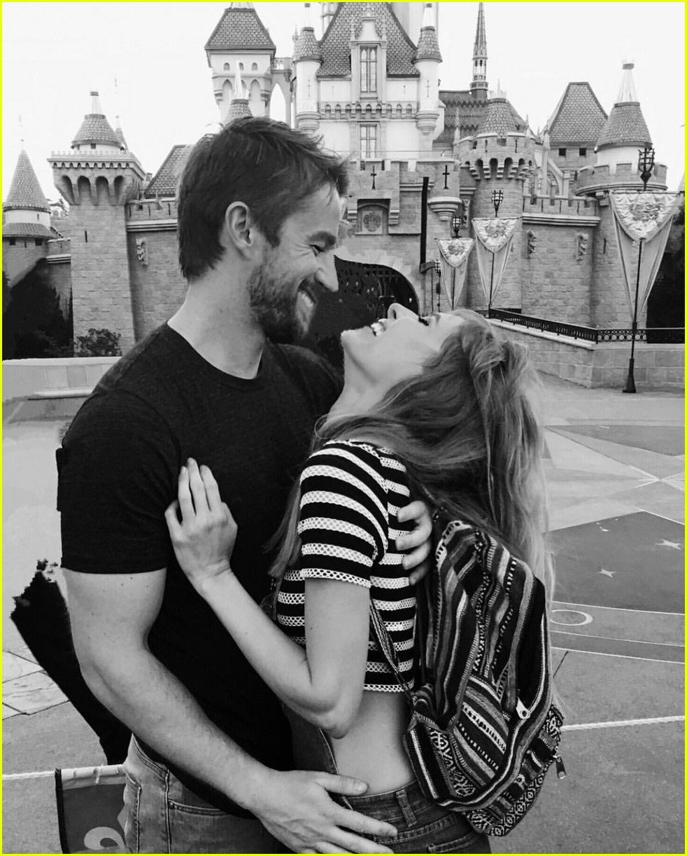 iZombie's Robert Buckley Is Married to Jenny Wade!: Photo 4077099 ...