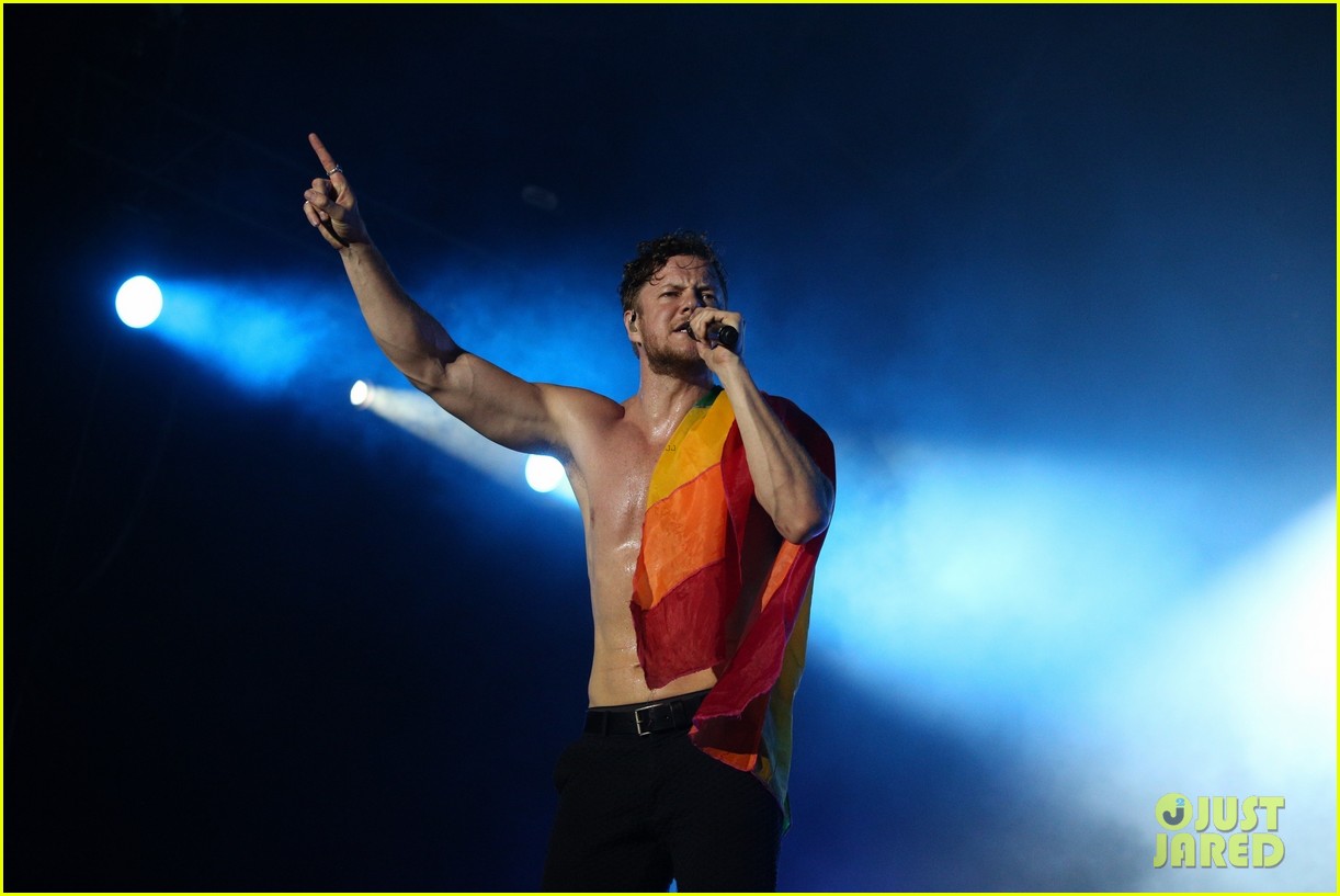 Imagine Dragons' Dan Reynolds Shows Off Incredible Body Transformation ...