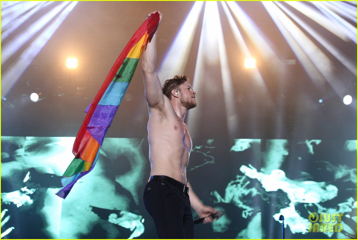 Imagine Dragons' Dan Reynolds Shows Off Incredible Body Transformation ...